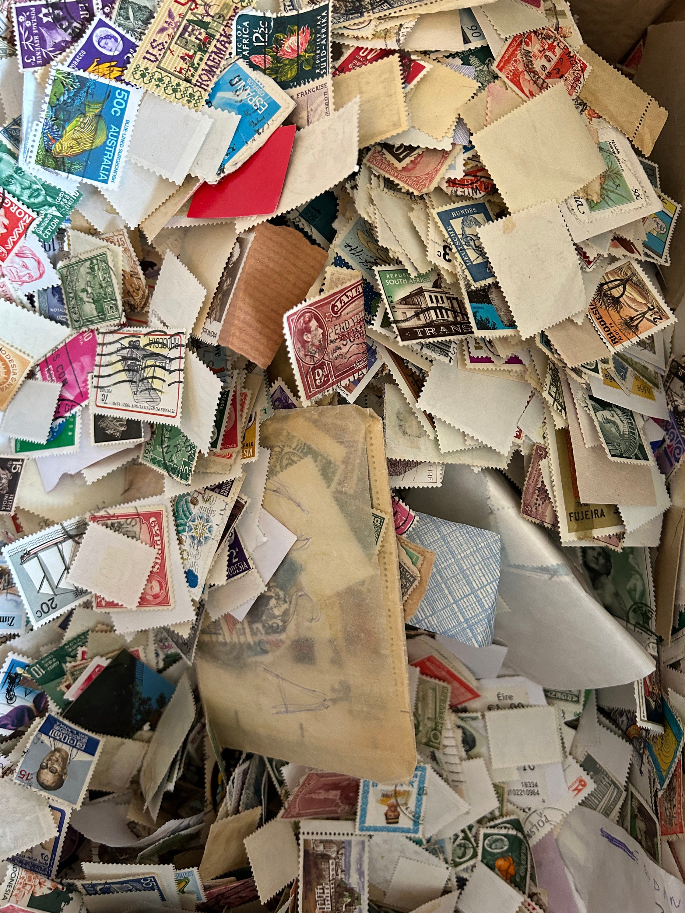 World Stamps on & off Paper, Vintage to Modern, 200g Taken at Random ...