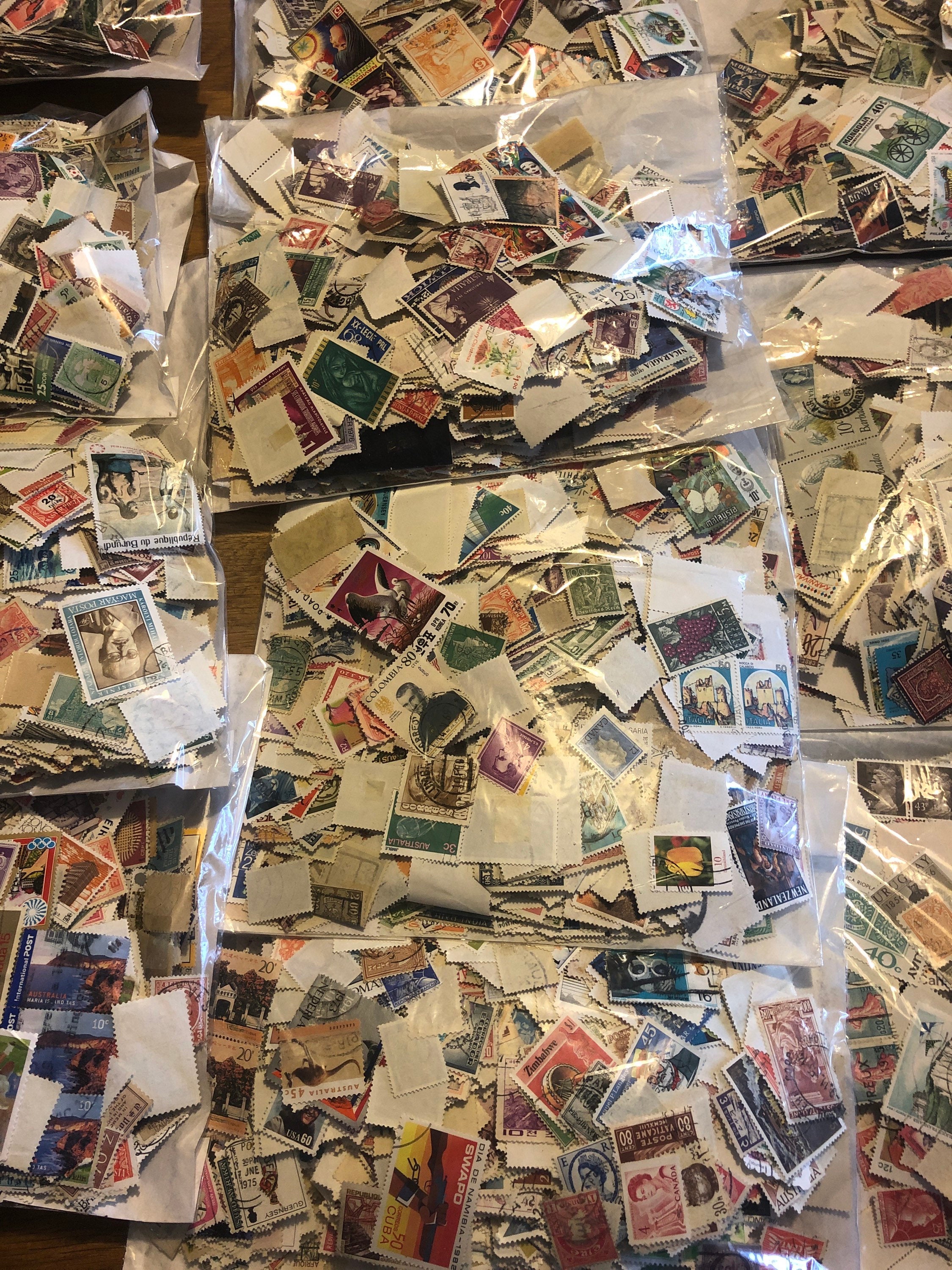 World Stamps Pack of 2000, off Paper Mixed Selection Vintage to Modern ...