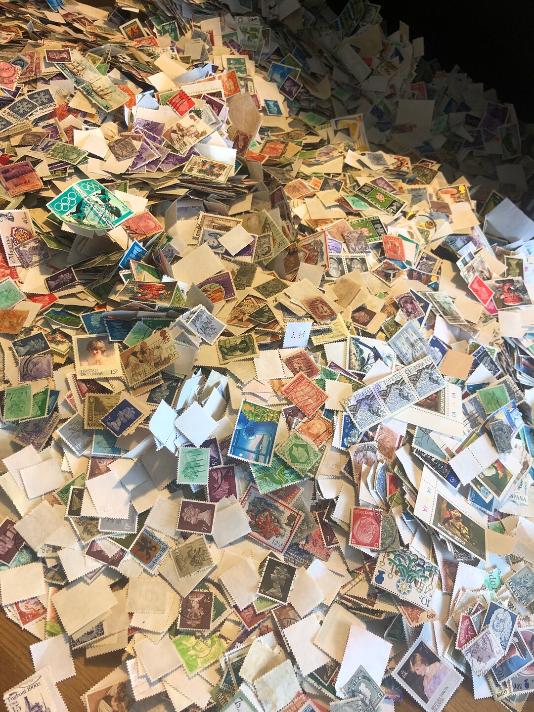 World & GB Stamp Mix 2000+ Stamps, off Paper, Vintage to Modern. - Etsy