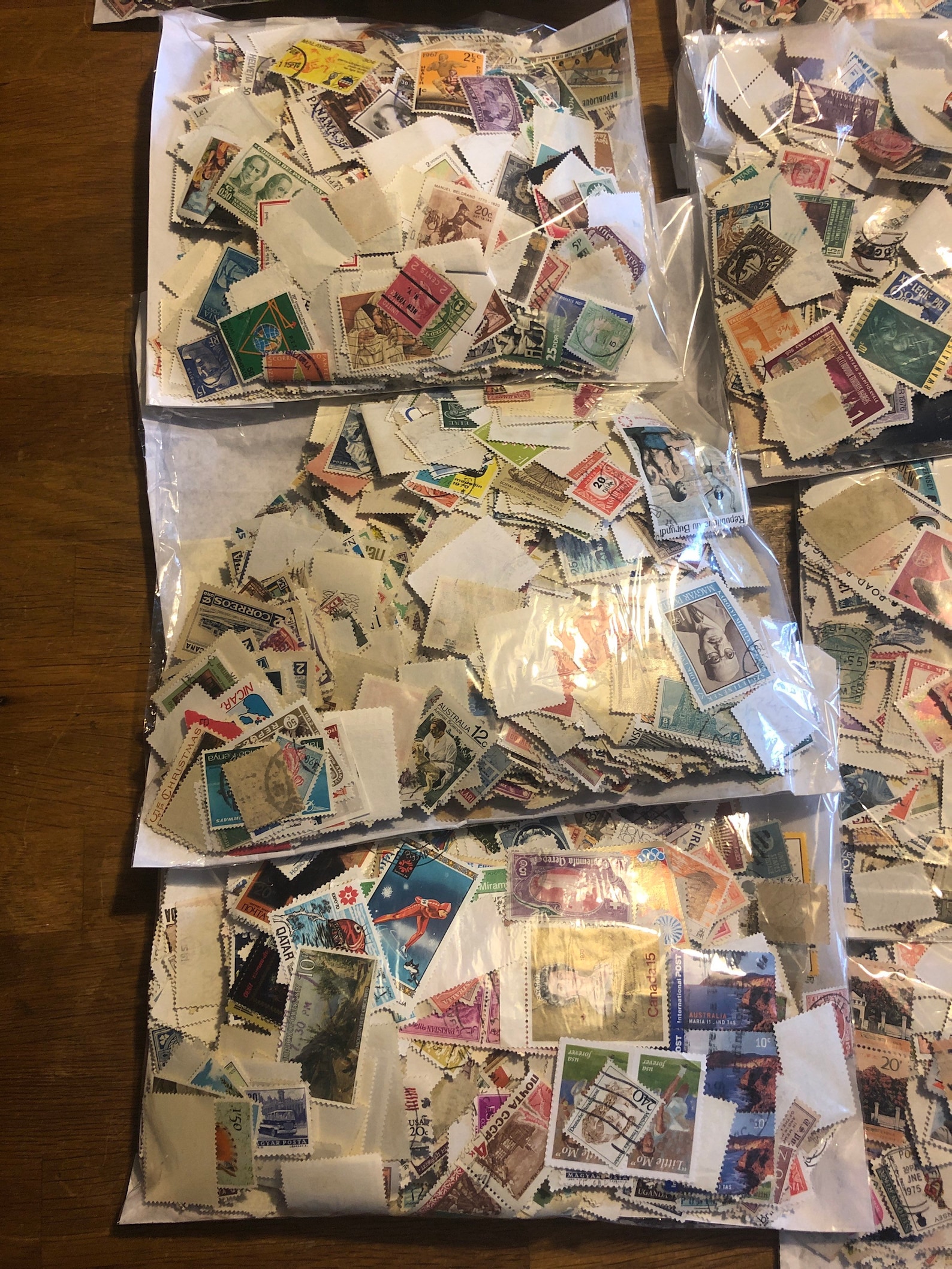 World Stamps Pack of 2000, off Paper Mixed Selection Vintage to Modern ...