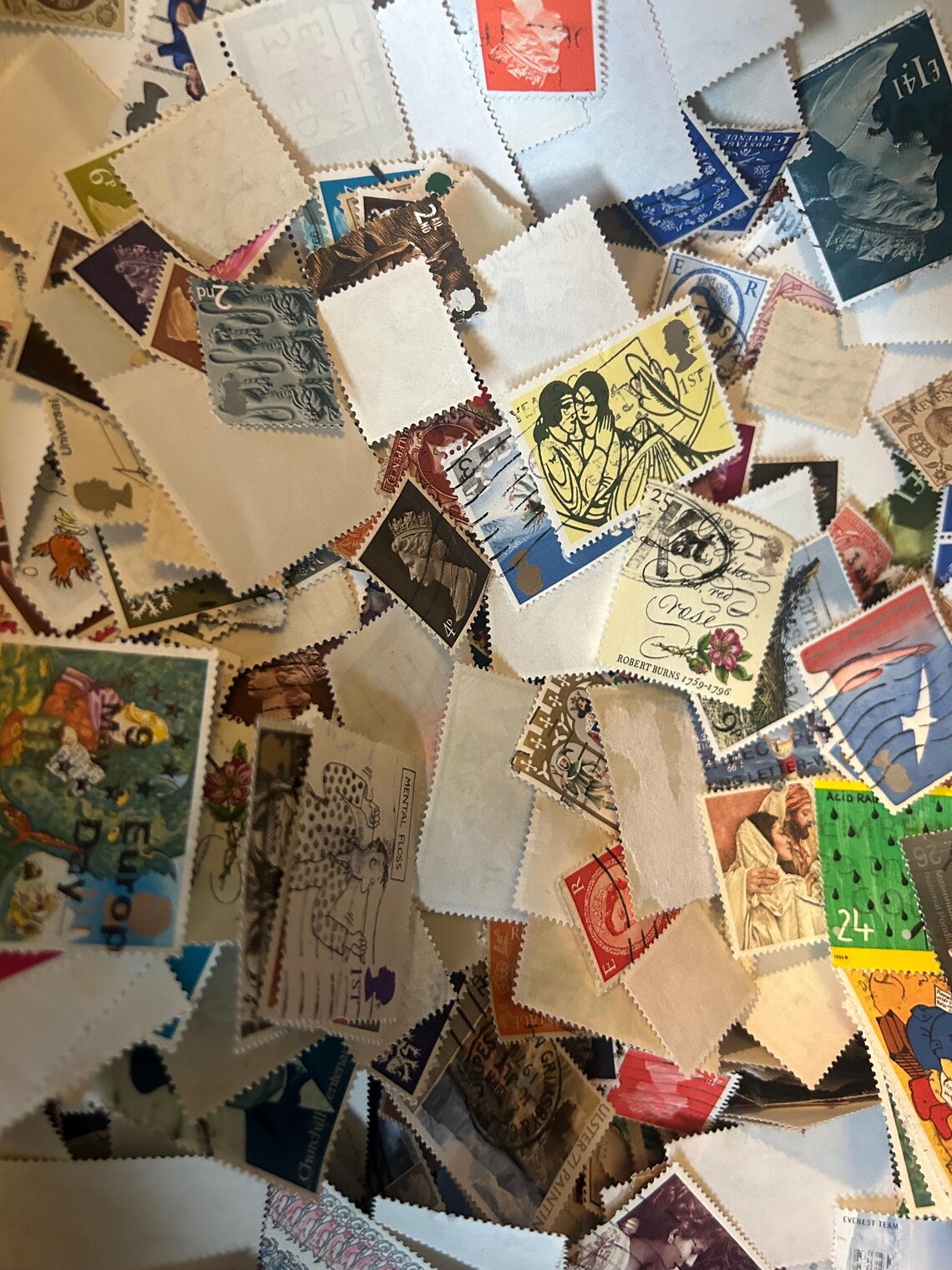 GB Stamp Mix 2000+ Stamps - Commemoratives With Some Machins and Kings ...