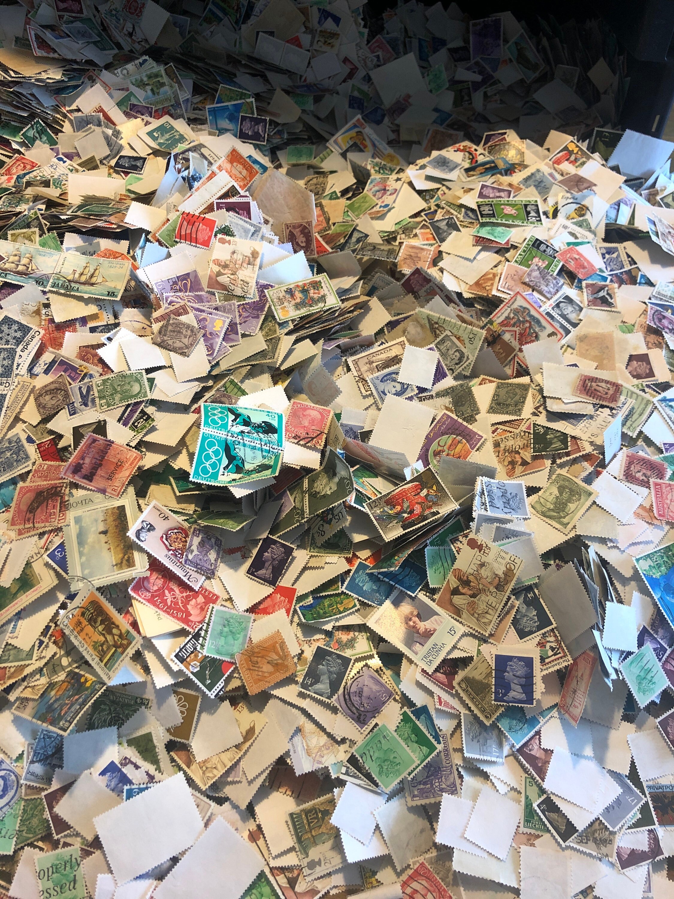 World & GB Stamp Mix 2000 Stamps, off Paper, Vintage to Modern. - Etsy