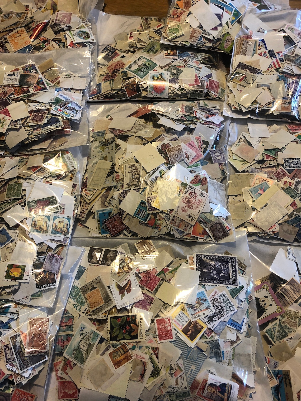World Stamps Pack of 2000, off Paper Mixed Selection Vintage to Modern ...
