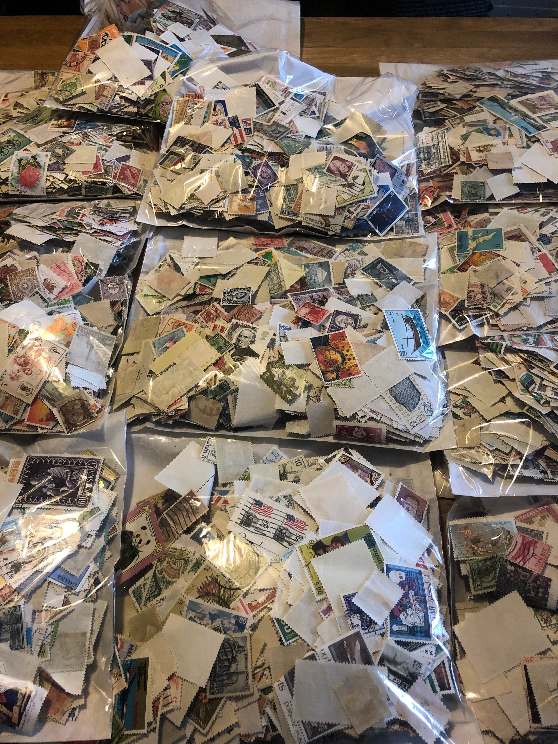 World Stamps Pack of 2000, off Paper Mixed Selection Vintage to Modern ...