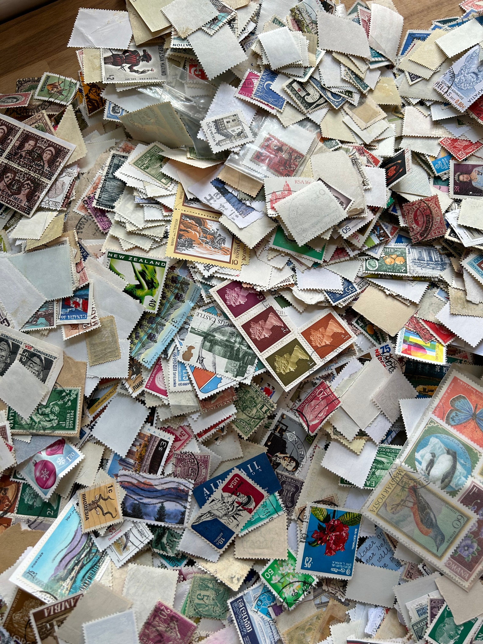 World Stamps on & off Paper, Vintage to Modern, 200g Taken at Random ...