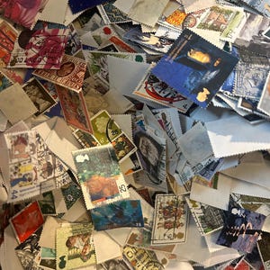 GB Stamp Mix 2000+ Stamps - Commemoratives With Some Machins and Kings ...