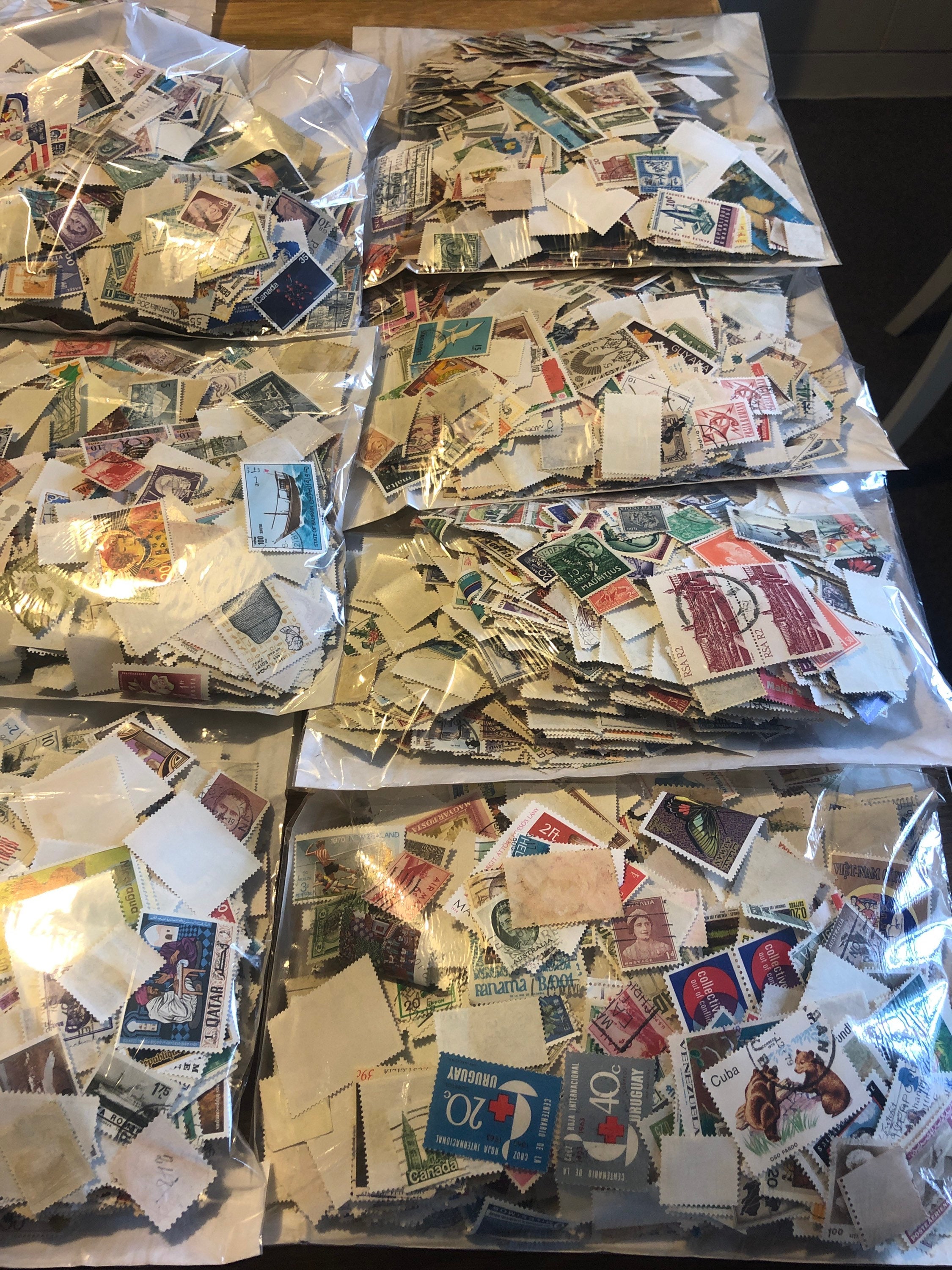 World Stamps Pack of 2000, off Paper Mixed Selection Vintage to Modern ...