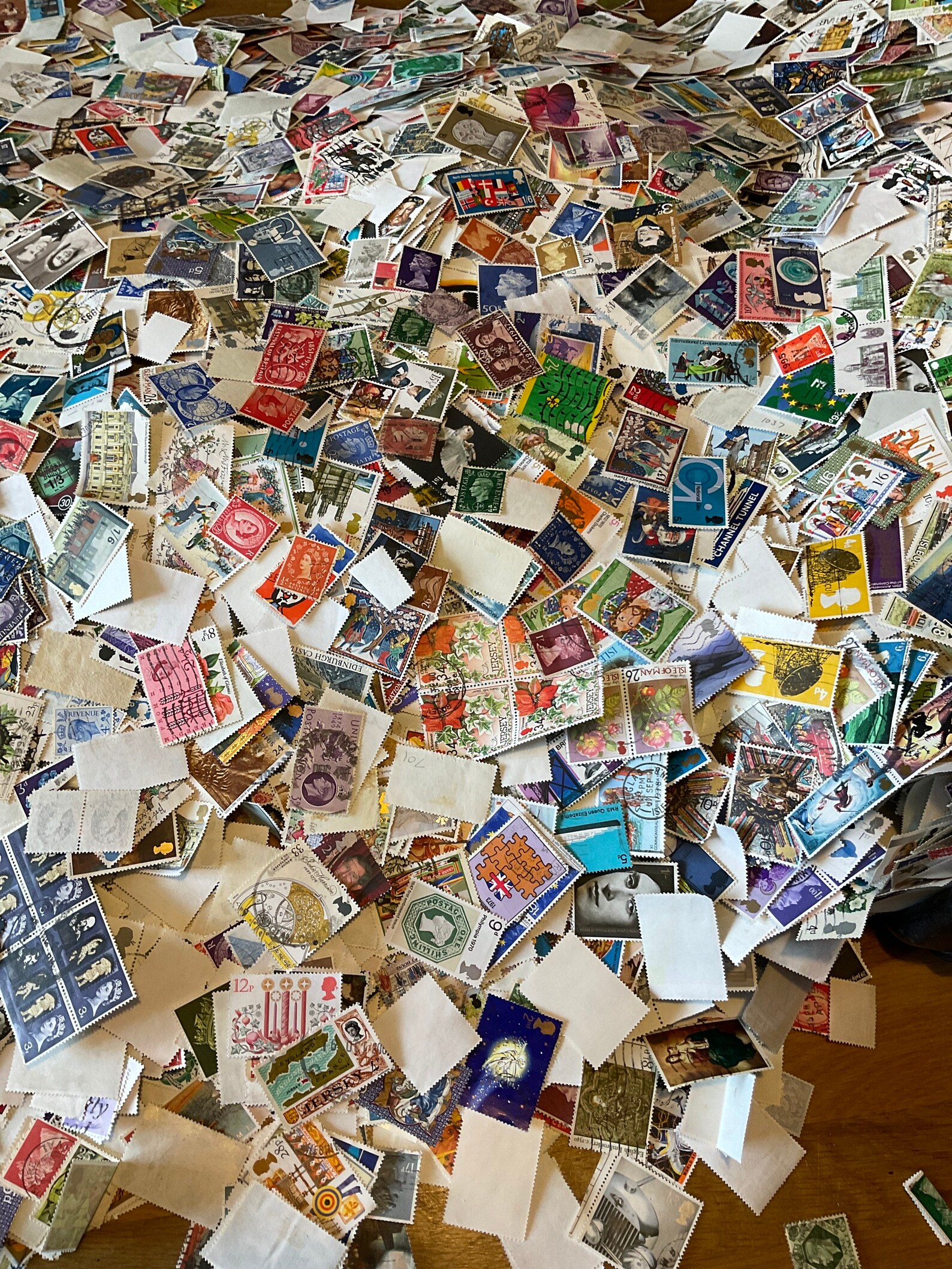 GB Stamp Mix 1000 Commemorative, Machin & Wilding Stamps Picked at ...