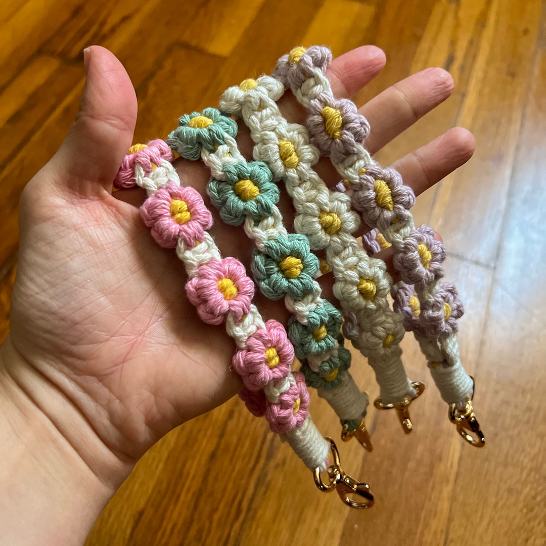 Woven Flower Macrame Keychain Handmade Wristlet Bracelete White Green ...