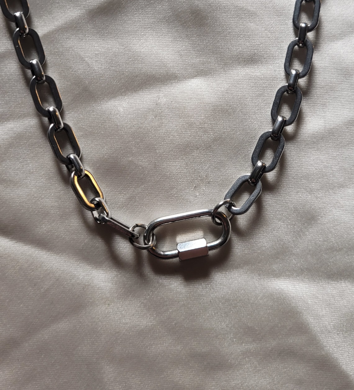 Collier modulable et interchangeable avec mousqueton et charms en acier ...