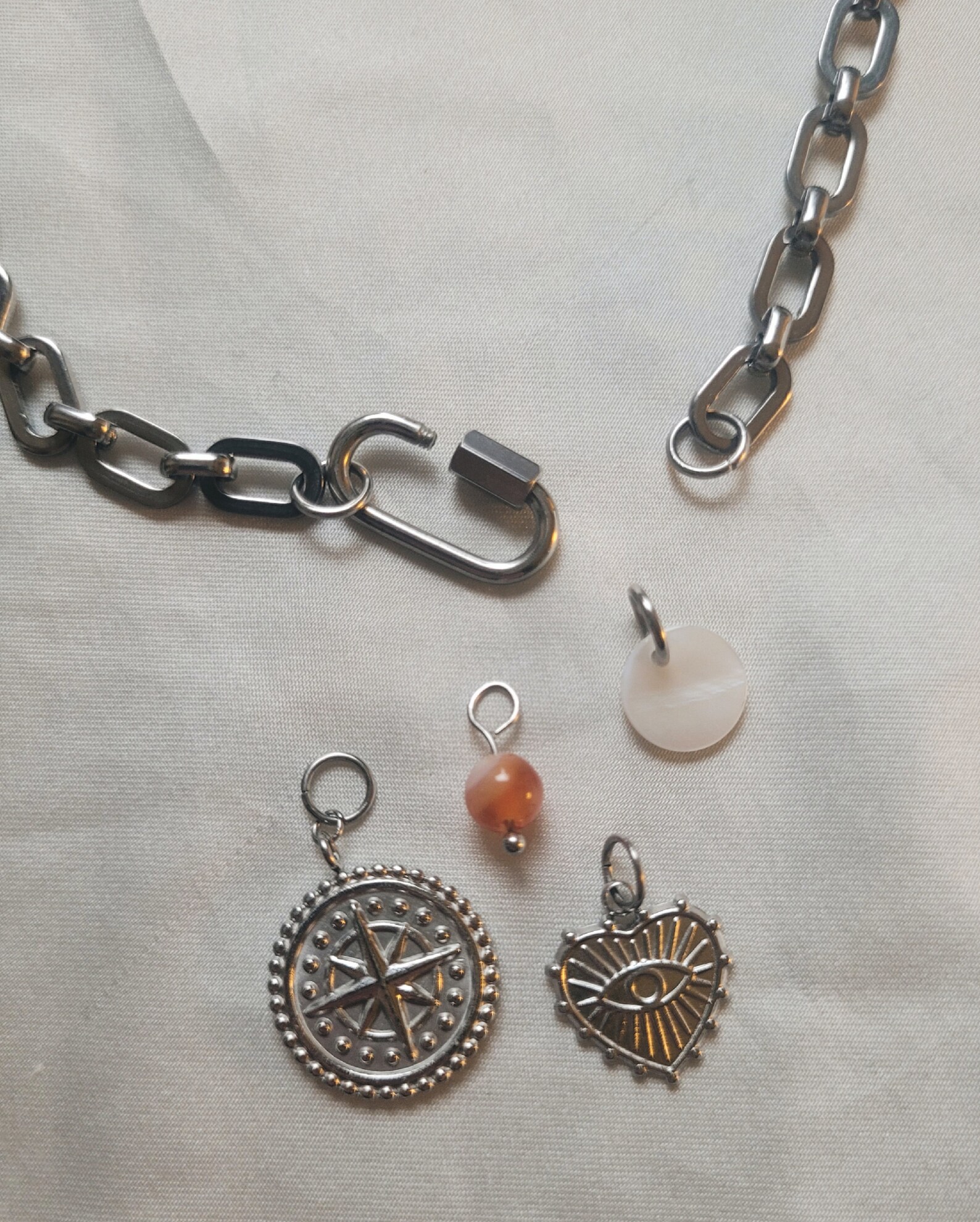 Collier modulable et interchangeable avec mousqueton et charms en acier ...