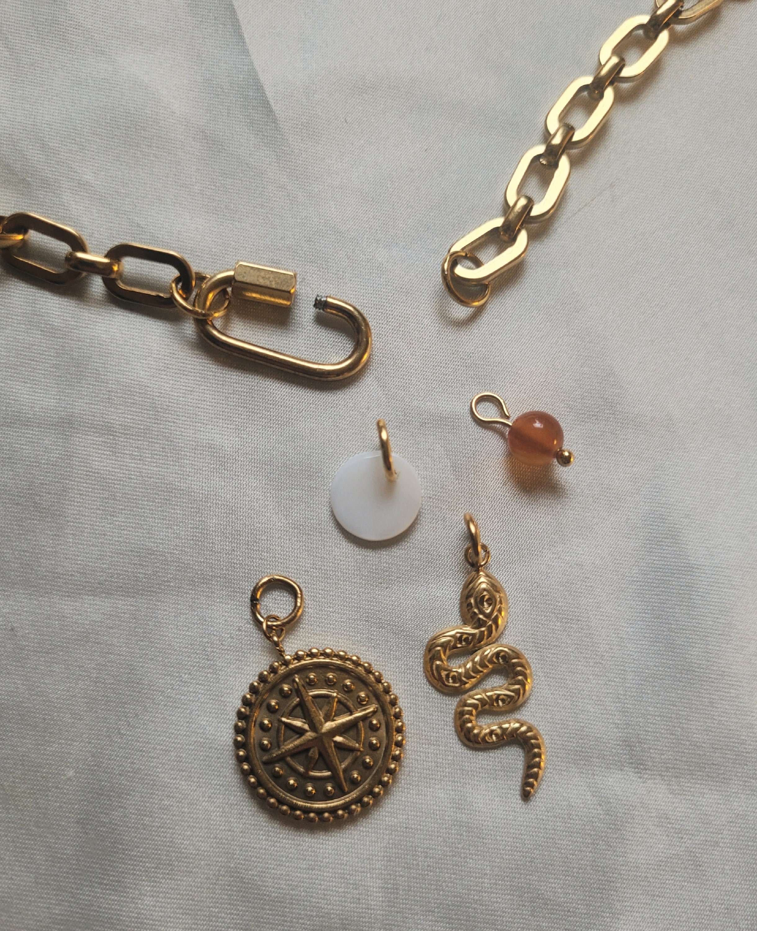 Collier modulable et interchangeable avec mousqueton et charms en acier ...