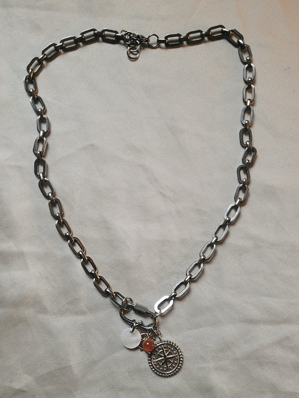Collier modulable et interchangeable avec mousqueton et charms en acier ...