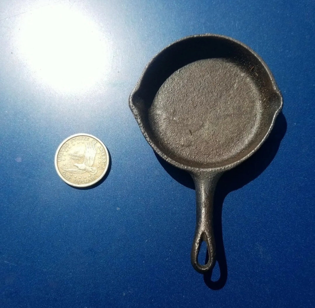 Old Miniature Cast Iron Skillet With Curved Handle / Beautiful Antique ...