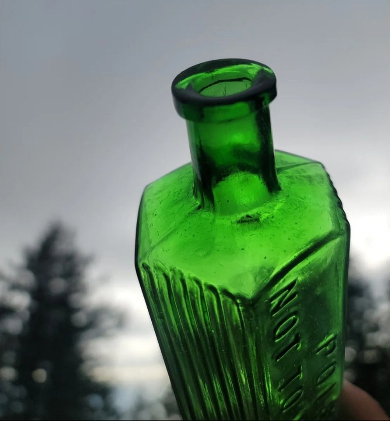 Rare GIANT Old Emerald Green Poison Bottle 10 Oz Ribbed UK Poison ...
