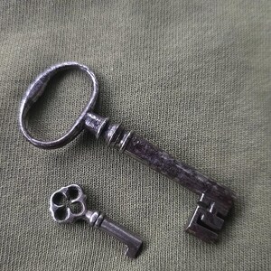 Remarkable Tiny Antique English Metal Skeleton Key! 1 Miniature Old Box ...