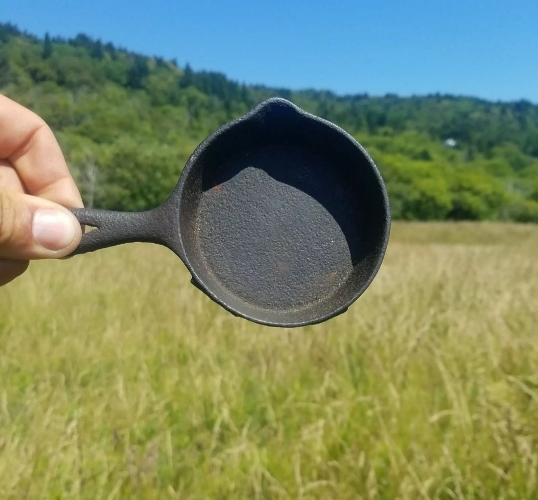 Ancient Old Miniature Cast Iron Skillet With Left Pour Spout! Antique Sample Size Toy Iron! - Etsy