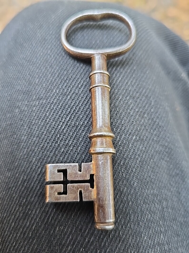 1850s Old English Skeleton Key! Beautiful Antique Intricate Metal Key ...
