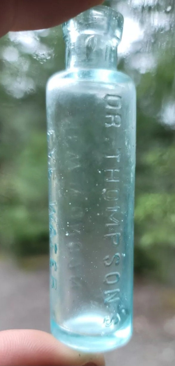 Neat Old New London Connecticut Dr. Thompson's Bottle! Antique Aqua CT ...