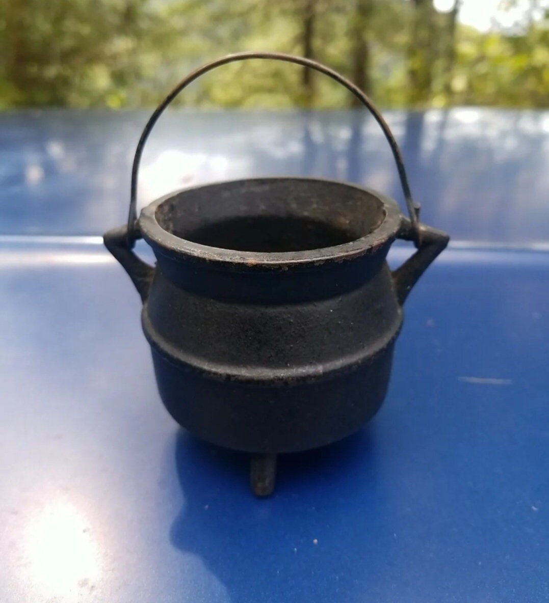 Old Miniature Cast Iron Cauldron neat Vintage Cast Iron Toy, Souvenir ...