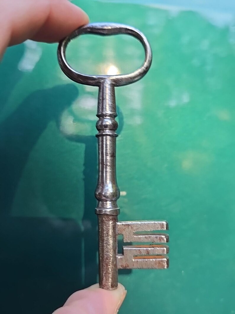 Big 1700s French Iron Gate Key! 1 Large Burgundy France Castle Key! - Etsy