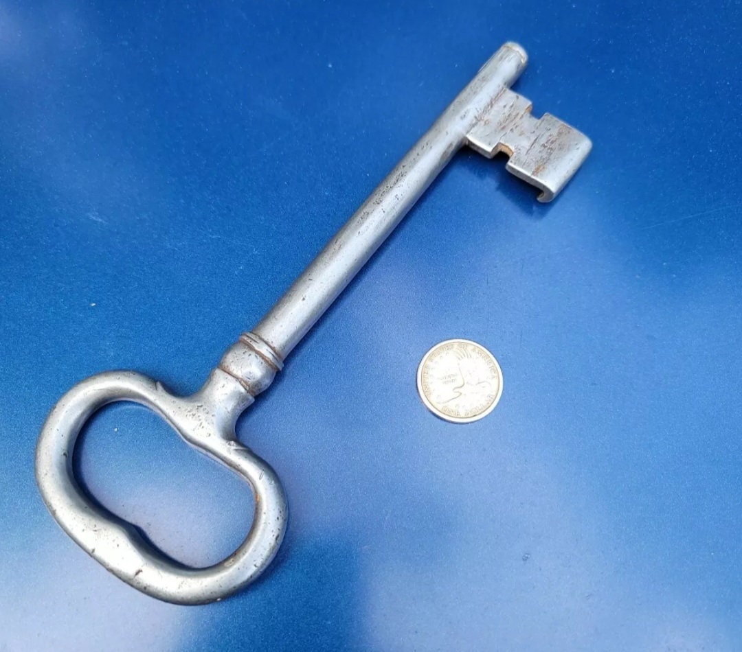 Giant Old CASTLE or GATE KEY! 8 5/16 Inches Long! Great Antique Metal ...
