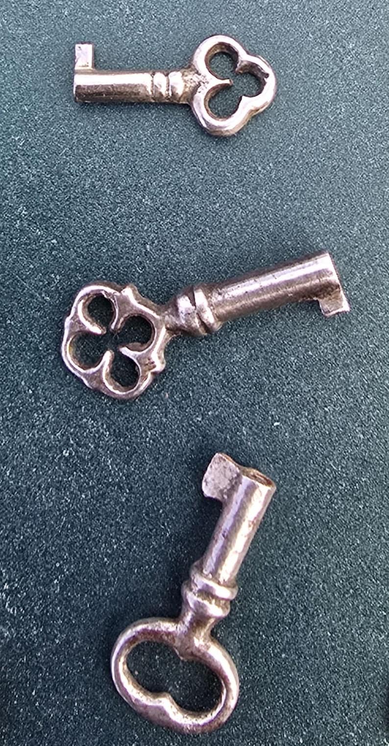 Remarkable Tiny Antique English Metal Skeleton Key! 1 Miniature Old Box ...
