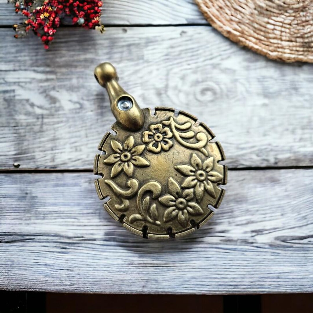 Rustic Shabby Chic Sewing Supplies Thread Cutter Line Breaker Pendant ...