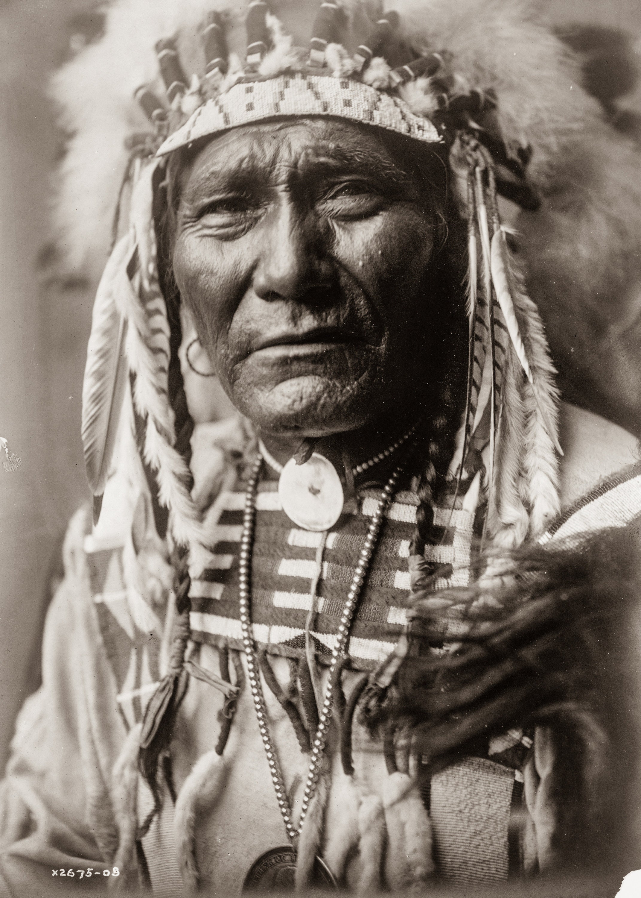 Edward Curtis Photograph – Crow Chief Portrait, Native American ...