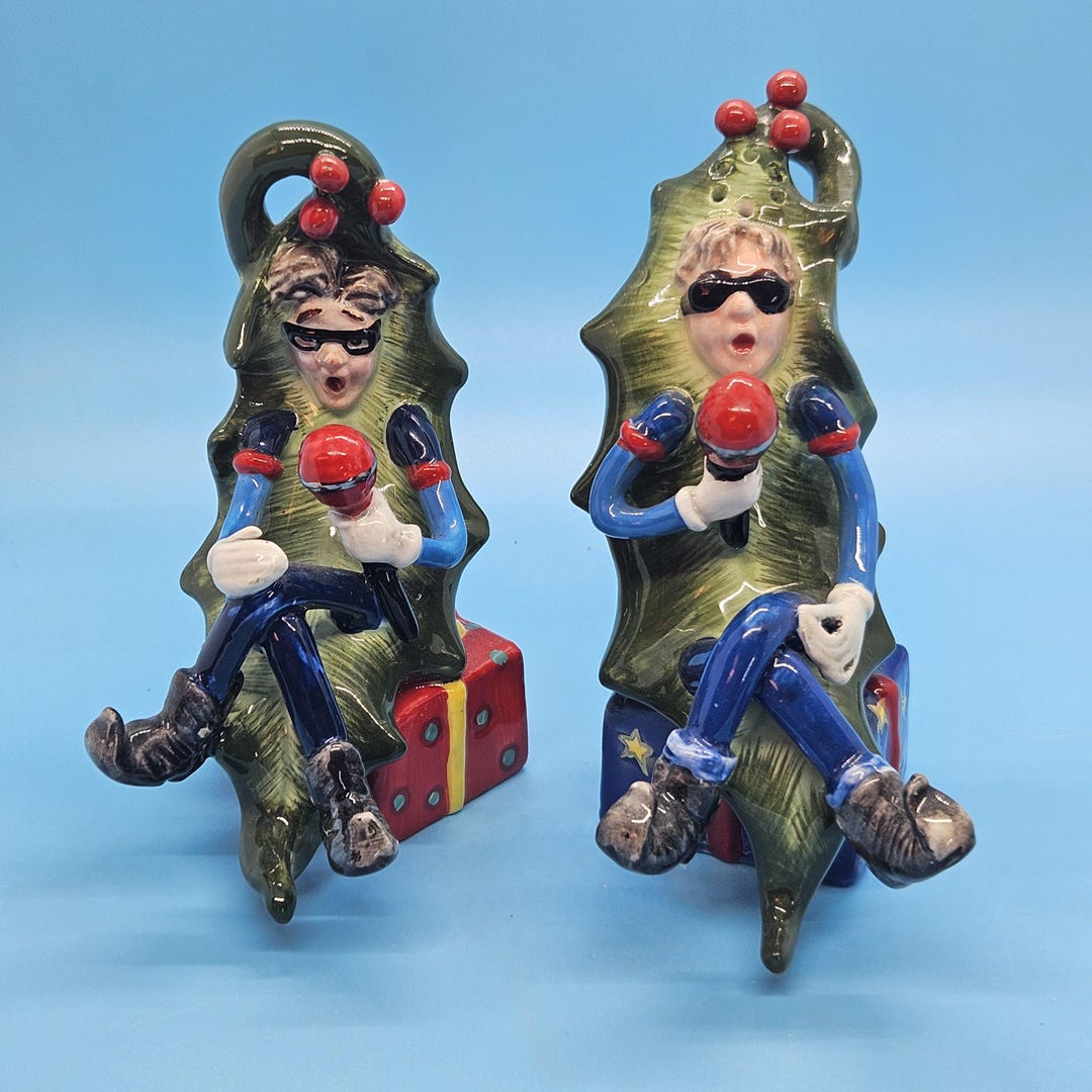 Vintage Vanmark Holly Berry Grandmas Salt & Pepper Shakers – Retro ...