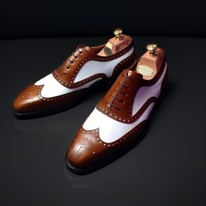 Classic Oxford White and Brown Leather Wingtip Brogue Shoes for Men ...