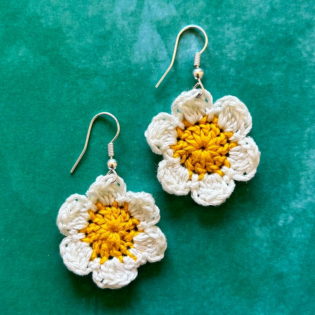 Microcrochet Daisy Flower Crochet Earrings - Etsy