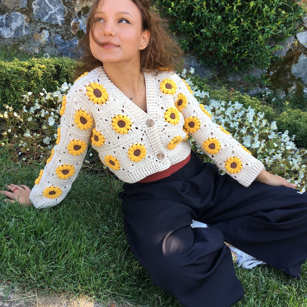 Granny Square Cropped Cardigan, Chunky Cardigan, Floral Crochet Jacket ...