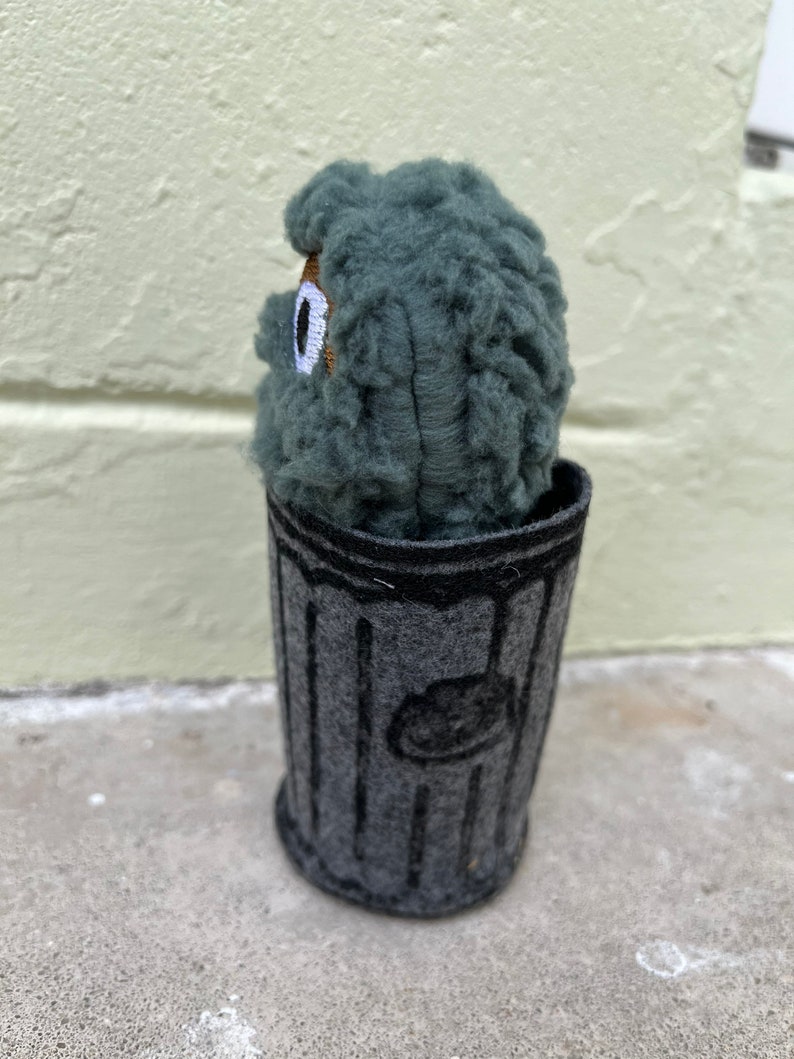 Oscar the Grouch Mini Puppet With Garbage Can "i Love Trash!" "scram ...