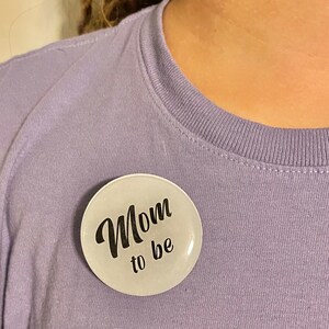 2" Baby Shower Pins Mommy Daddy Grandma Aunt to Be Pin Baby Shower ...