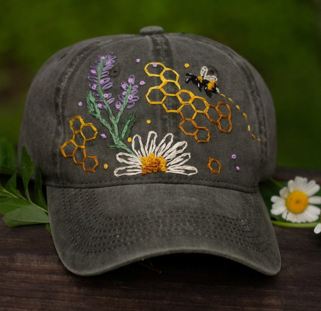 Bumble Bee With Lavender Embroidery Baseball Hat for Women, Embroidered ...
