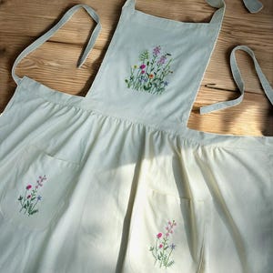 Personalized Natural Flower Garden Embroidered Apron, Hand Embroidered Apron, Kitchen/cooking ...