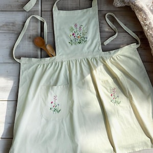 Personalized Natural Flower Garden Embroidered Apron, Hand Embroidered Apron, Kitchen/cooking ...