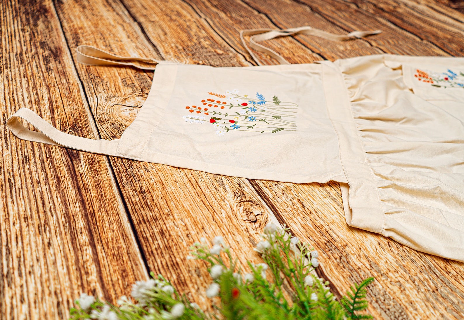 Natural Embroidered Floral Apron With Lace Trim for Her, Hand Embroidered Apron, Flower ...