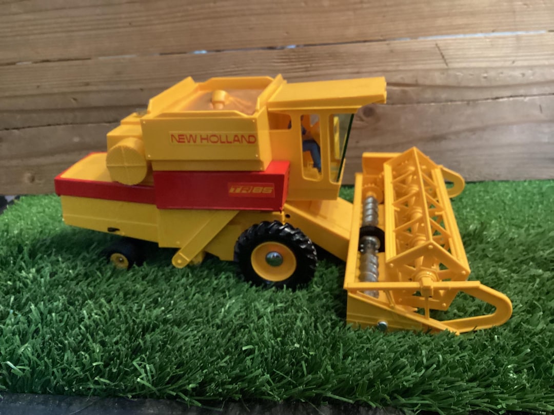 1982 New Holland TR85 Toy Combine Harvester- Britains- England - Die ...