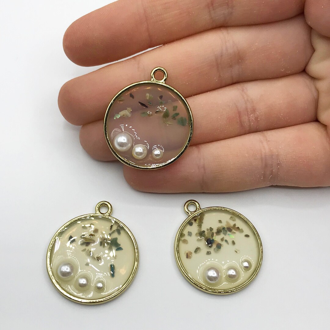 Shiny Gold Plated Round Clear Epoxy Resin Charm With Faux Pearls, Epoxy ...