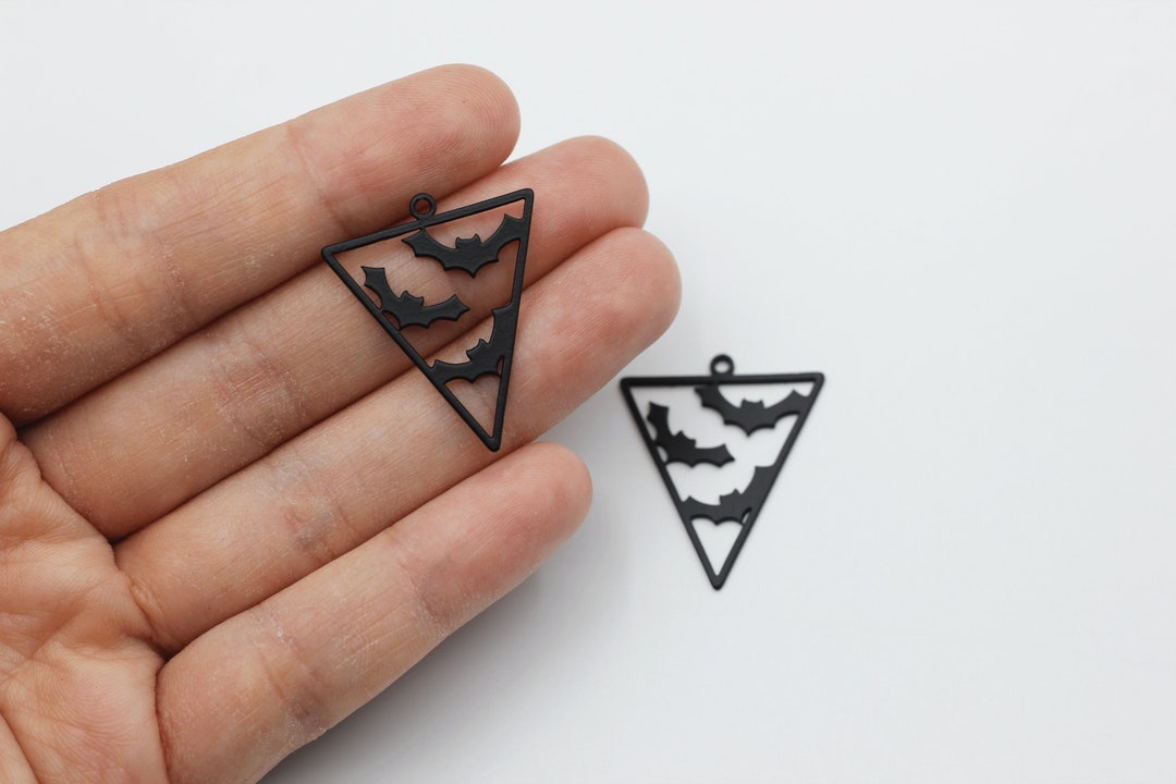 Black Triangle Bat Charm, Flying Bats Charm Pendant, Spooky Halloween ...