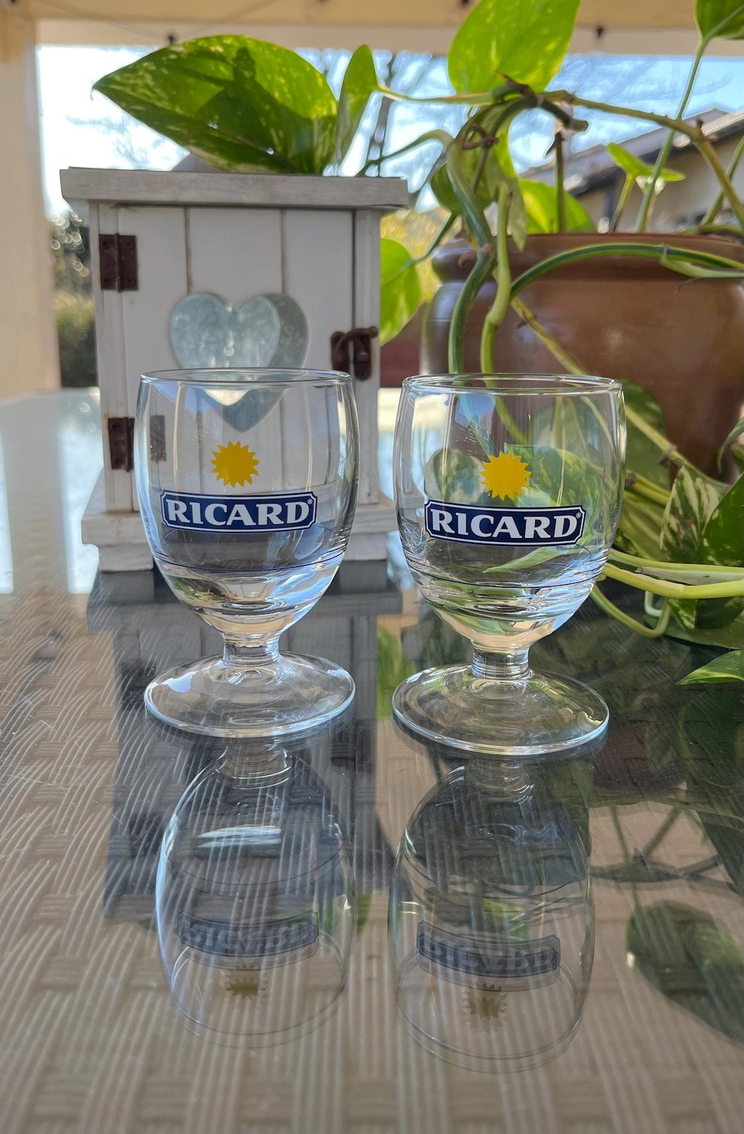 Ensemble de verres griffés Ricard. Deux verres Ricard emblématiques ...