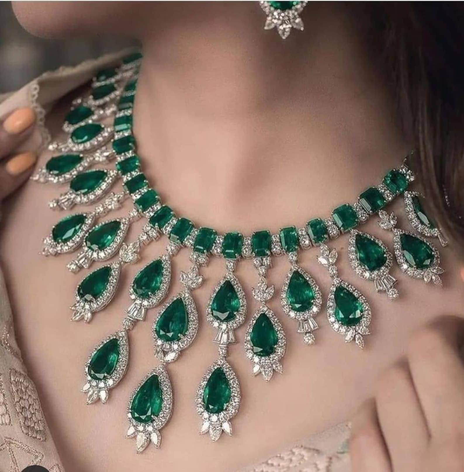 White Gold Plated Emerald Green Pear Drops Necklace and Statement ...