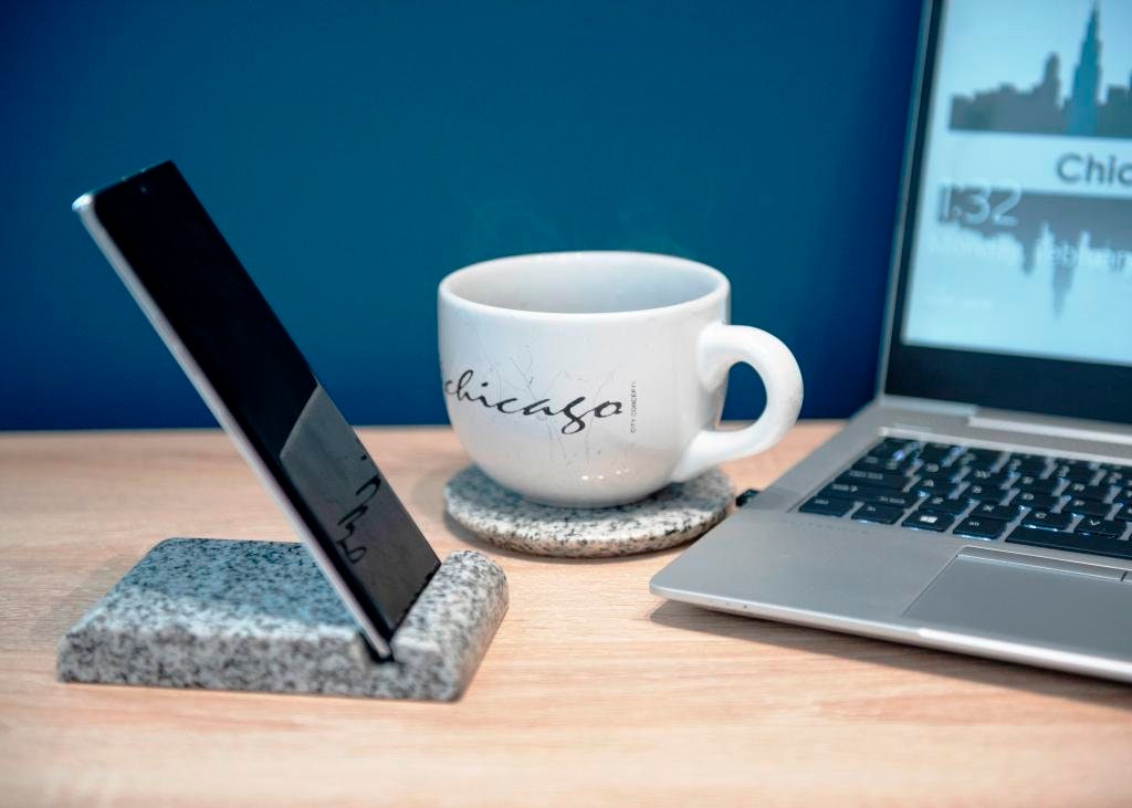 Modern Mobile Phone and Coaster Set, Phone Stand, Smartphone, Iphone ...