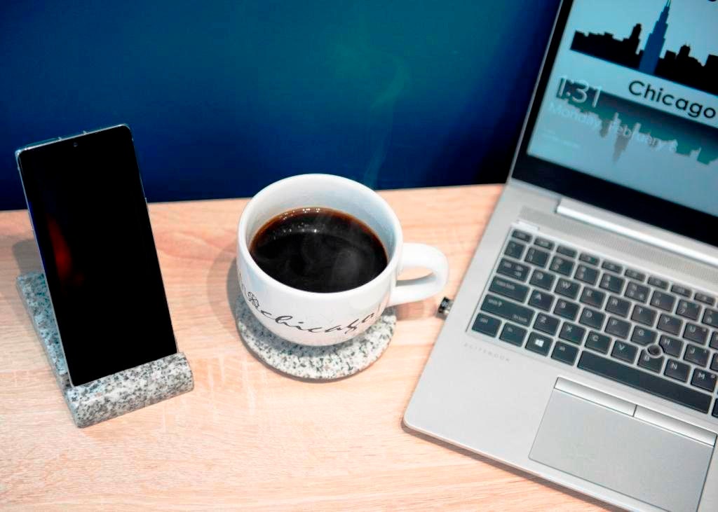 Modern Mobile Phone and Coaster Set, Phone Stand, Smartphone, Iphone ...