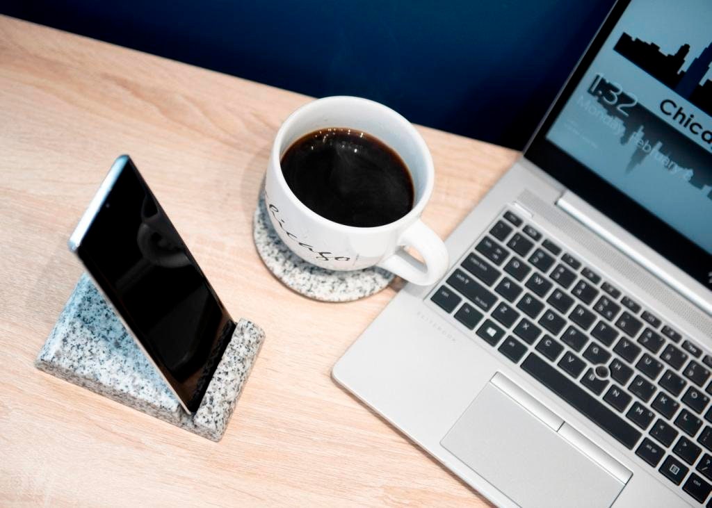 Modern Mobile Phone and Coaster Set, Phone Stand, Smartphone, Iphone ...