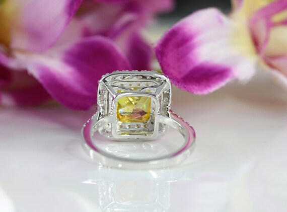 2.5 carat yellow diamond ring store