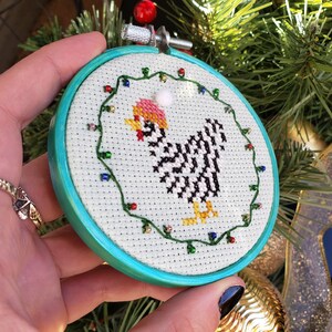 String Lights Yuletide Chickens Cross Stitch Pattern - Twinkle Lights ...