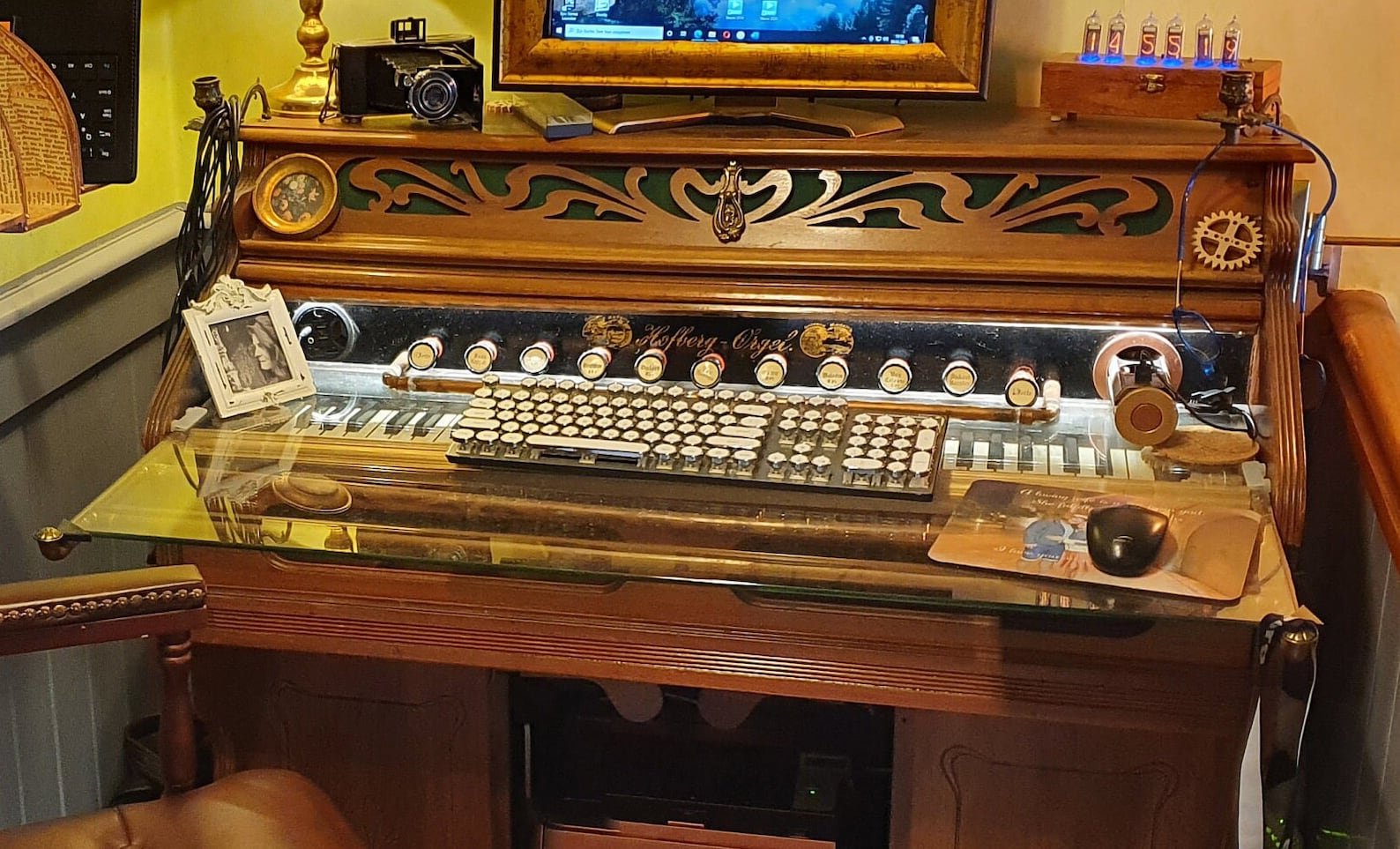 Einzelanfertigung Steampunk Schreibtisch Desk Harmonium Klaviatur ...